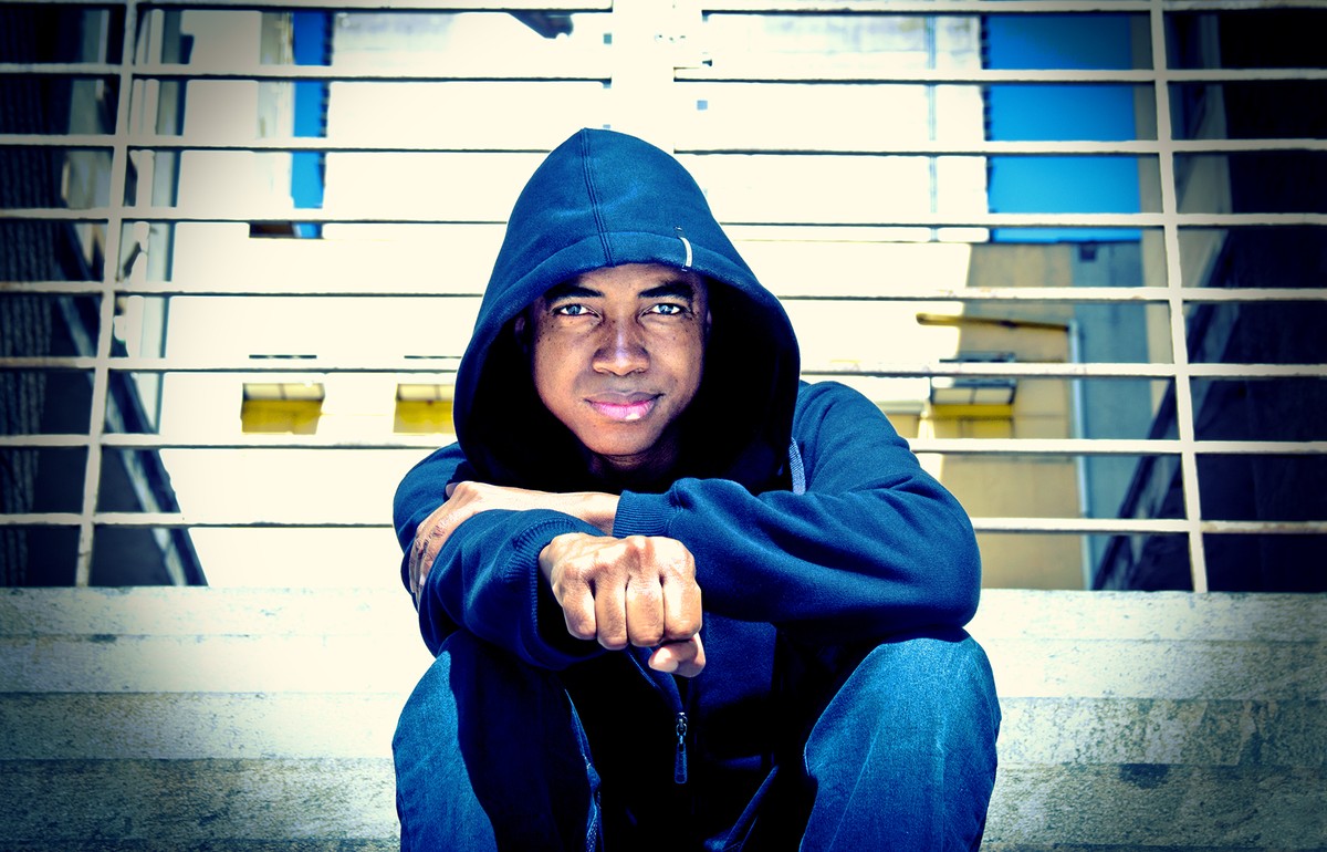 Live com o rapper Roger Deff é nesta sexta-feira; veja como assistir ...