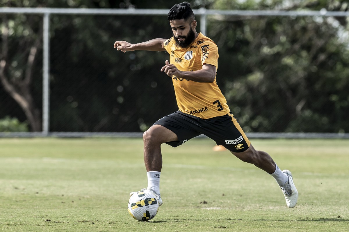 Felipe Jonatan ganha chance para emplacar sequência no Santos | santos | ge