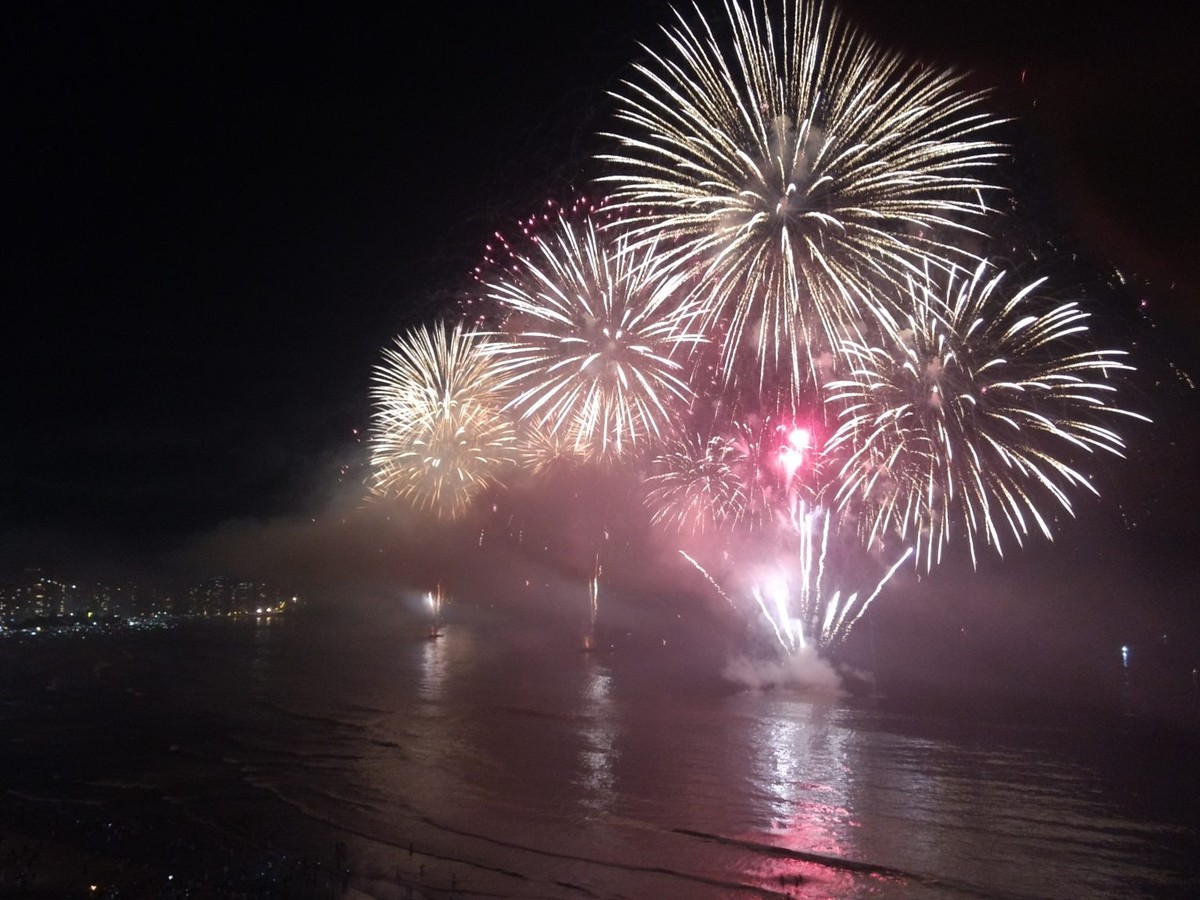 Guarujá terá queima de fogos de 15 minutos no Réveillon 2023 | Santos e ...