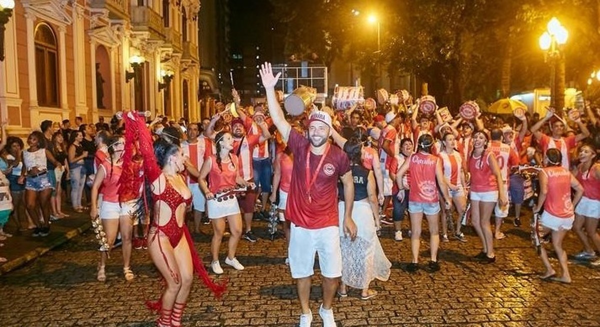 Ensaios das escolas de samba começam nesta sexta-feira na Praça XV de ...