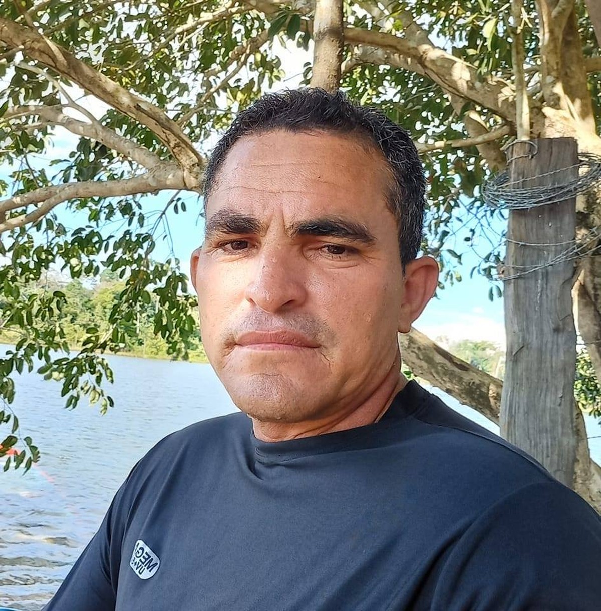 Homem morre eletrocutado ao tentar retirar galhos de fiação elétrica no ...