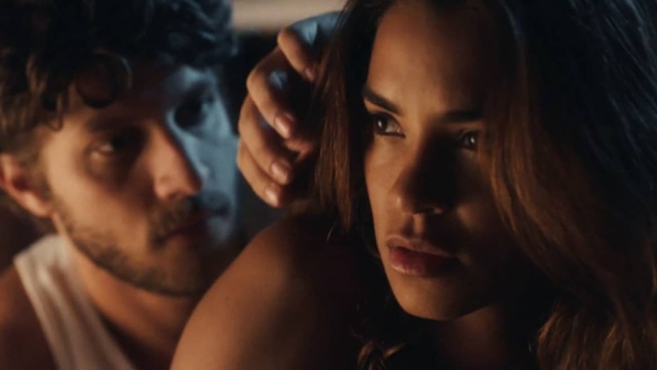 ‘Travessia’: após saber de Chiara, Brisa reencontra Ari e transa com ele | Novelas | O Globo