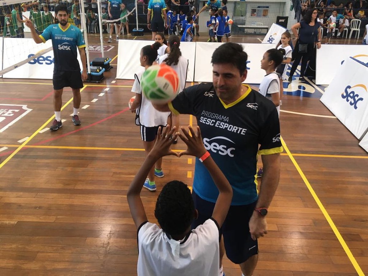 Com Giovane Gávio, time do Sesc/RJ participa de clínica para jovens ...