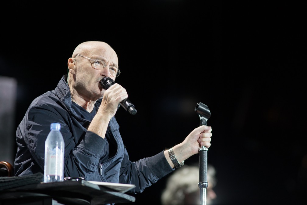 Por que Phil Collins faz shows sentado e anunciou que não fará mais ...