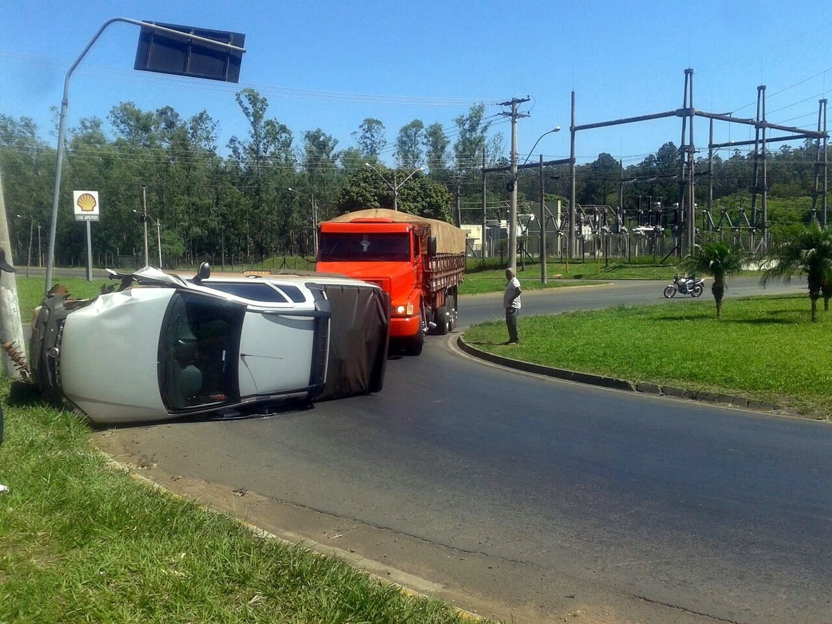 Motorista Fica Ferido Após Colisão Entre Carro E Caminhão Em Matão Sp