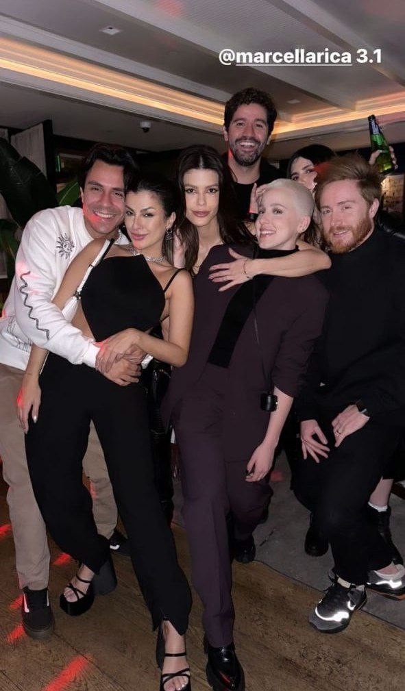 Em Los Angeles, Marcella Rica celebra 31 anos cantando Miley Cyrus no ...