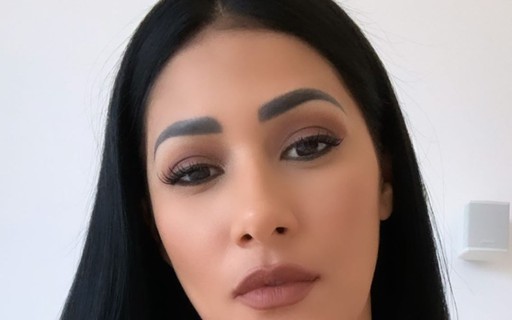 Belíssima: Simaria mostra a make e o decote nas redes - GQ | Musa