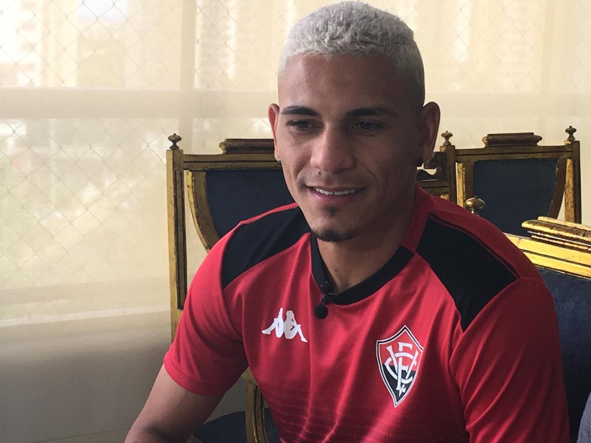 Léo Gomes fala sobre união do elenco do Vitória e nega “corpo mole ...