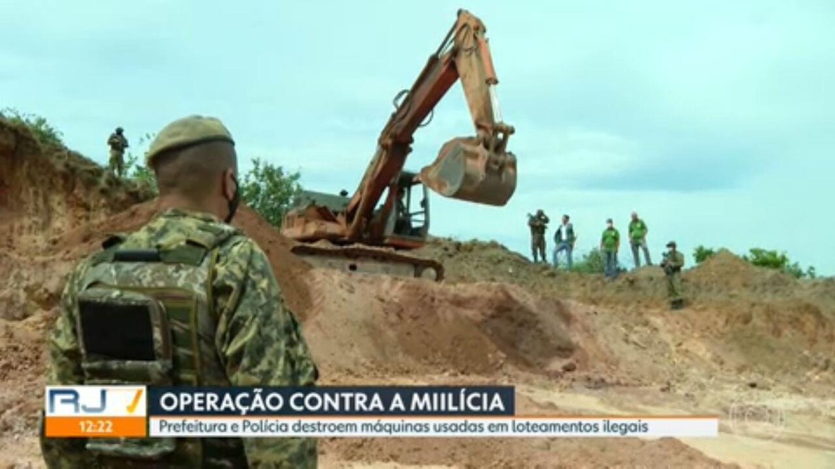 Milicianos Fogem Durante Operação Da Polícia Em Santa Cruz Na Zona