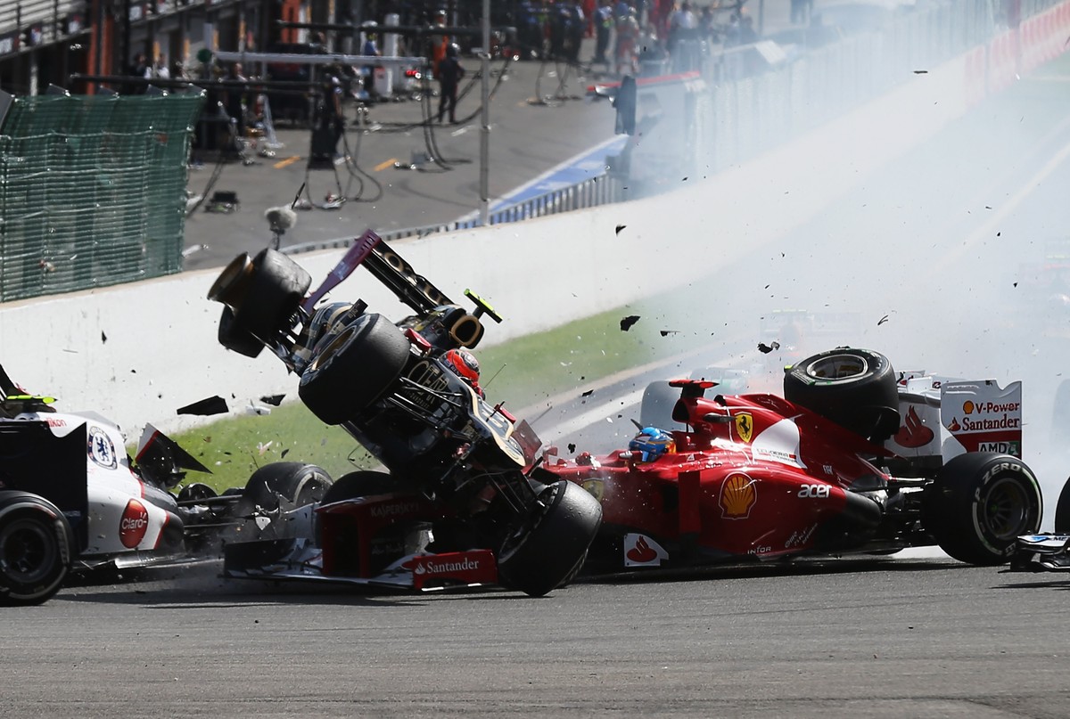 Em 2012, Grosjean provocou acidente assustador com Alonso e Hamilton na ...