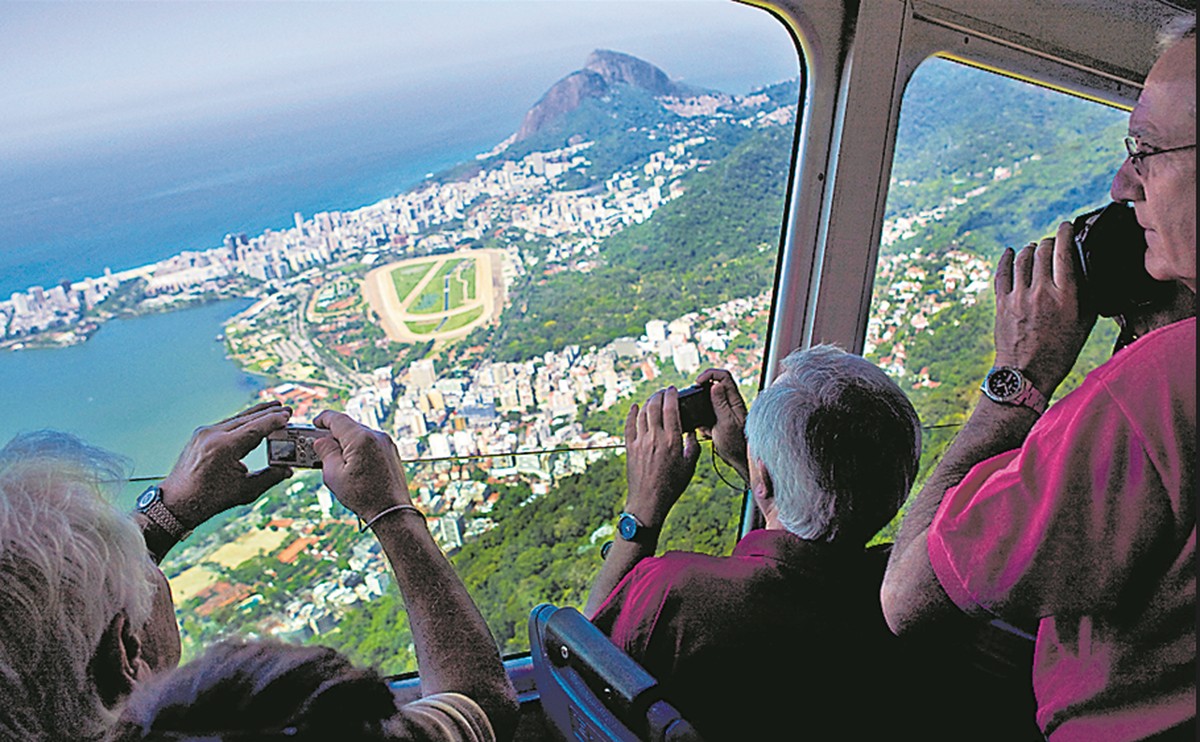 'Dá para ir até o Cristo de carro ou só de trem?': colunista responde