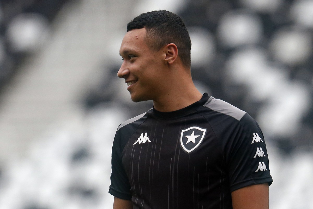 Com contrato até novembro de 2021, Ewerton Porto negocia renovação com ...