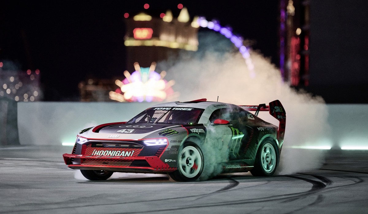 Ken Block faz drift e zerinhos com Audi elétrico de corrida em Las ...