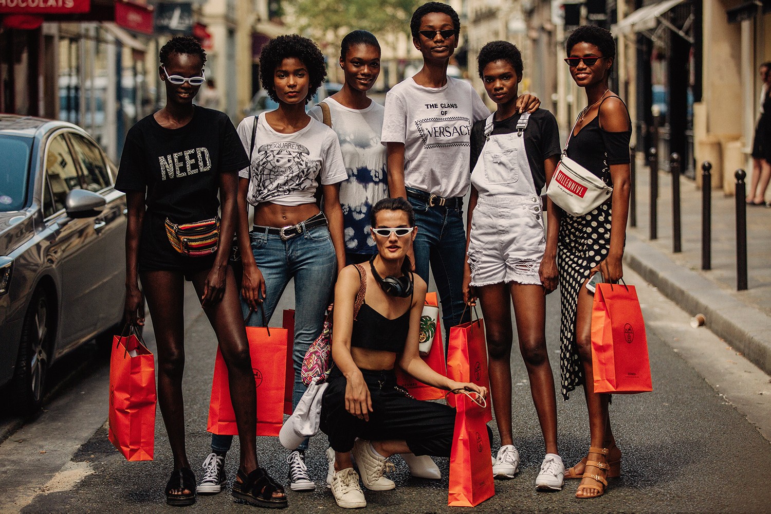 Haute verão: como os fashionistas driblaram o calor pelas ruas de Paris ...