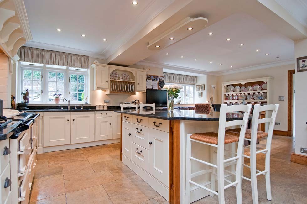 Mansão onde rei Arthur teria sido enterrado é colocada à venda por R$ 4 ...