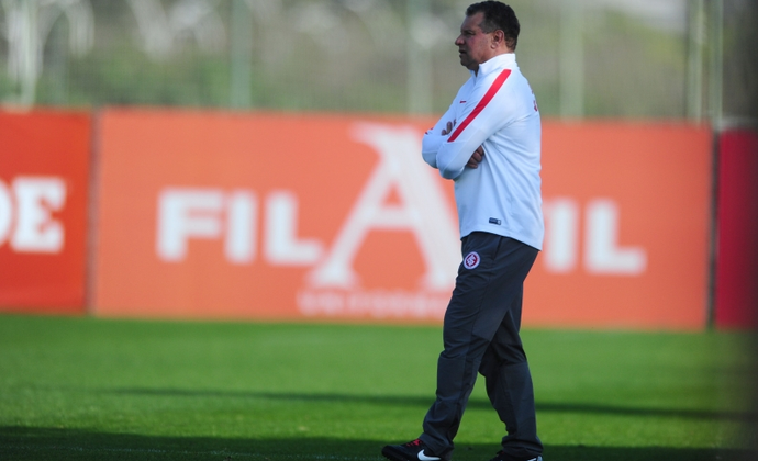 Roth analisa opções em coletivo entre reservas com presença de Danilo