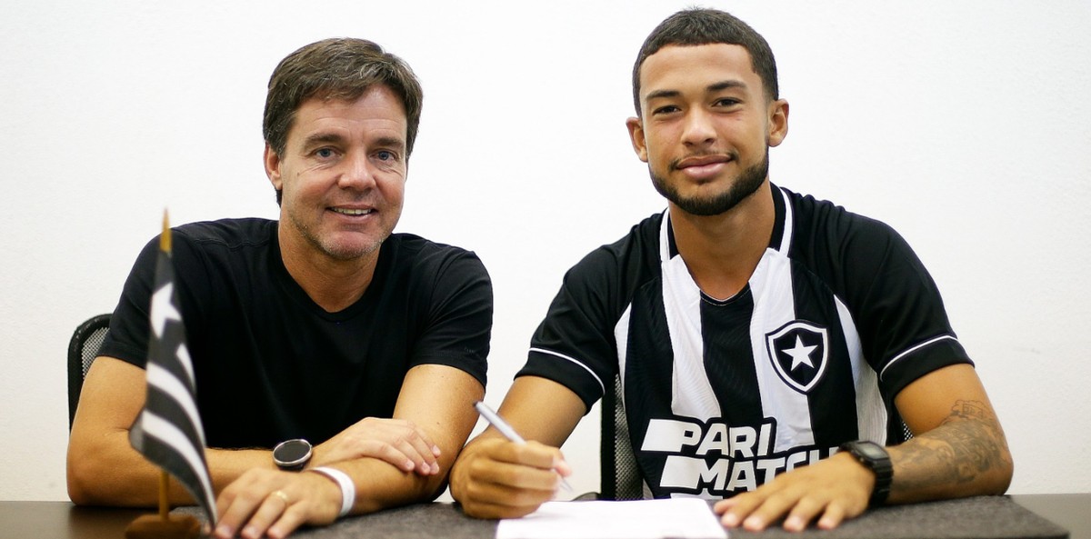 Sub-20: Botafogo renova com volante Felipe; Antonio assina contrato ...