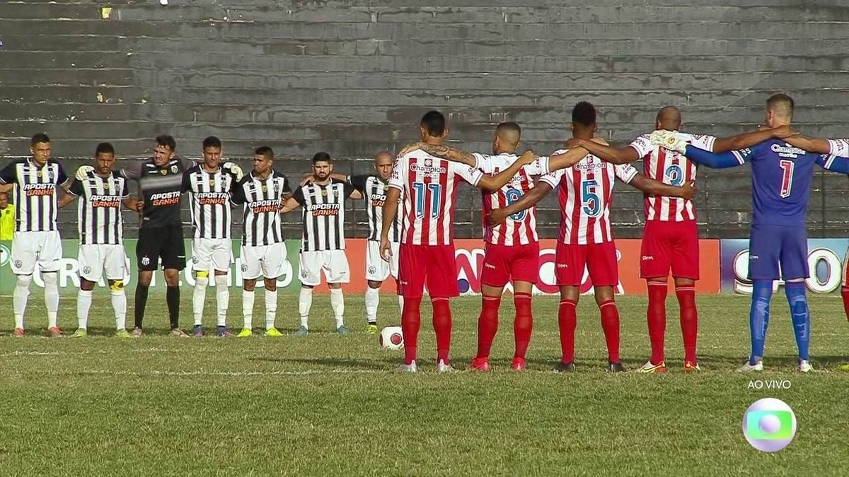 Pernambucano estreia com minuto de silêncio e homenagens a Pelé na bola ...