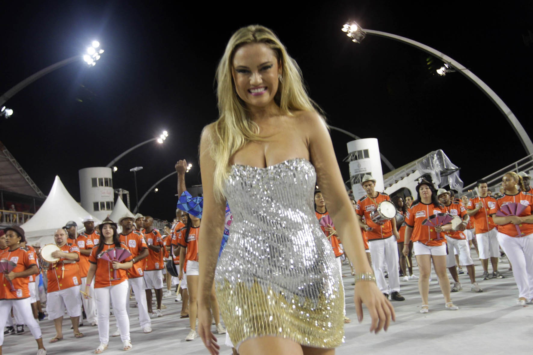 Ellen Rocche samba muito em ensaio técnico - Quem | São Paulo