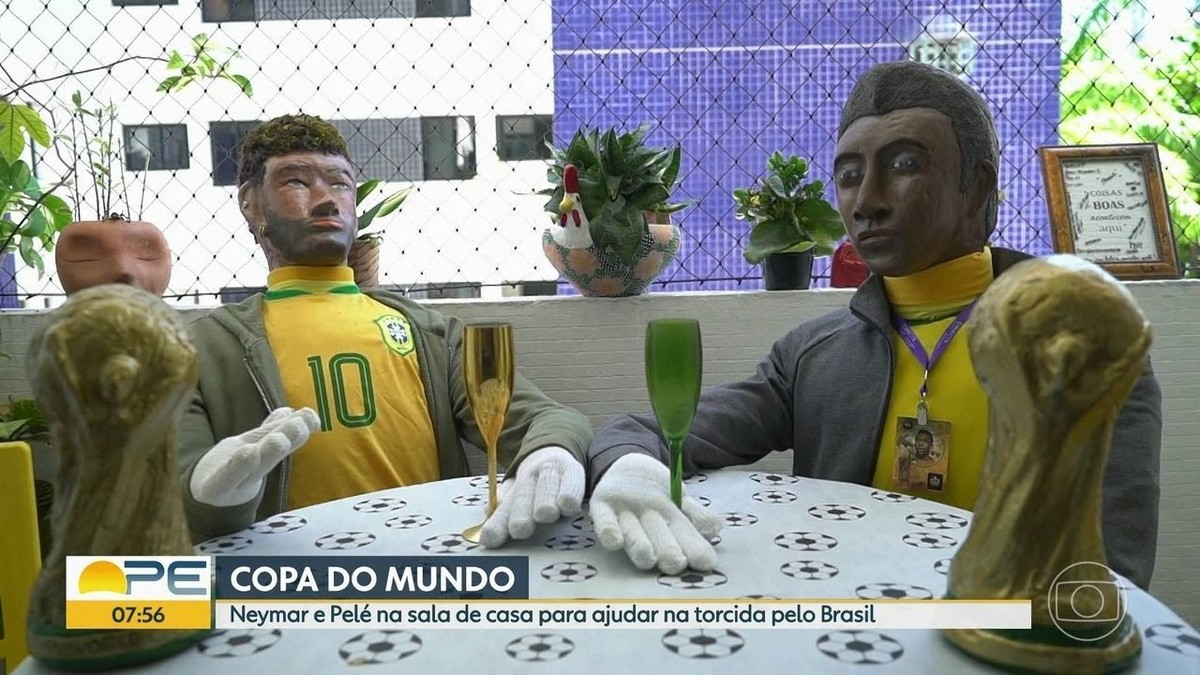 Em clima de Copa, artista plástica confecciona bonecos de Neymar, Pelé ...