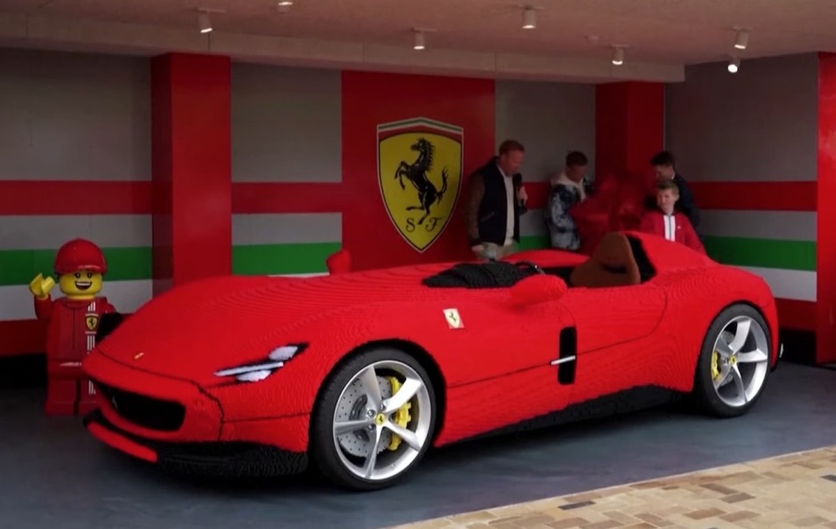 Ferrari em tamanho real feita de Lego é apresentada na Dinamarca. Veja ...