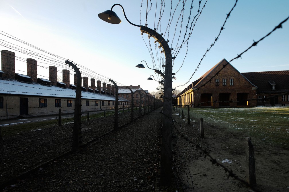 Angela Merkel visita campo de concentração de Auschwitz | Mundo | G1