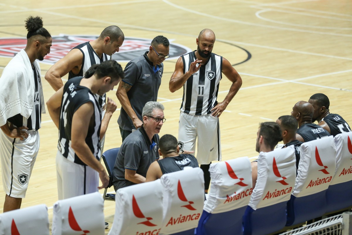 Botafogo debuta no NBB e aposta em novo americano contra o Pinheiros ...