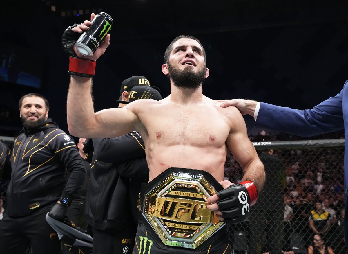 Makhachev comemora após vencer Volkanovski: "Sou o melhor do mundo ...