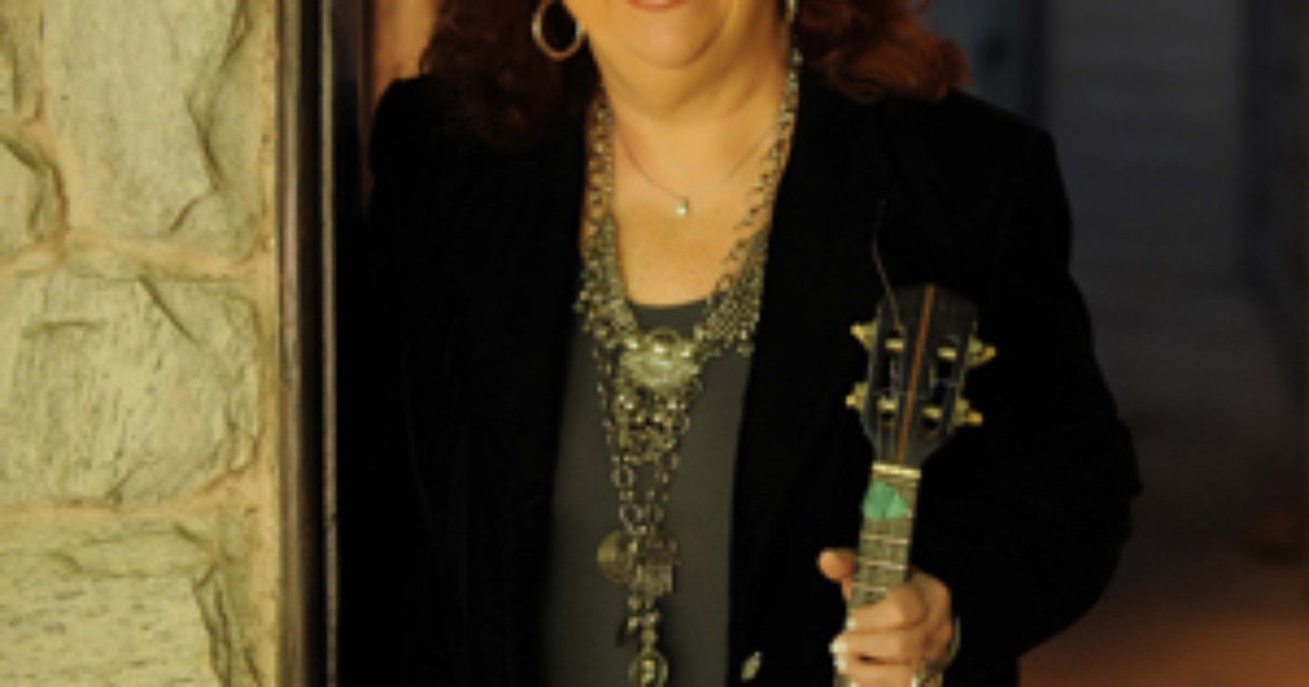 G1 - Beth Carvalho canta sucessos de sua carreira em Nova Friburgo, no ...