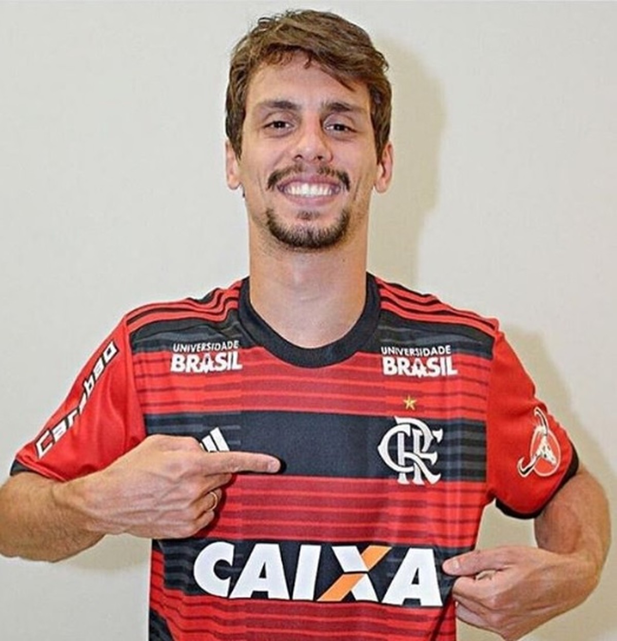 Rodrigo Caio é regularizado pelo Flamengo e está liberado para ...