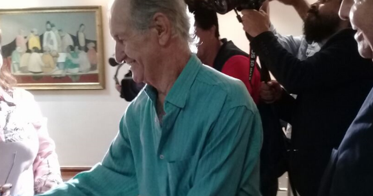 G1 - Escritor Bariani Ortencio passa mal ao lançar livros e é levado ao ...