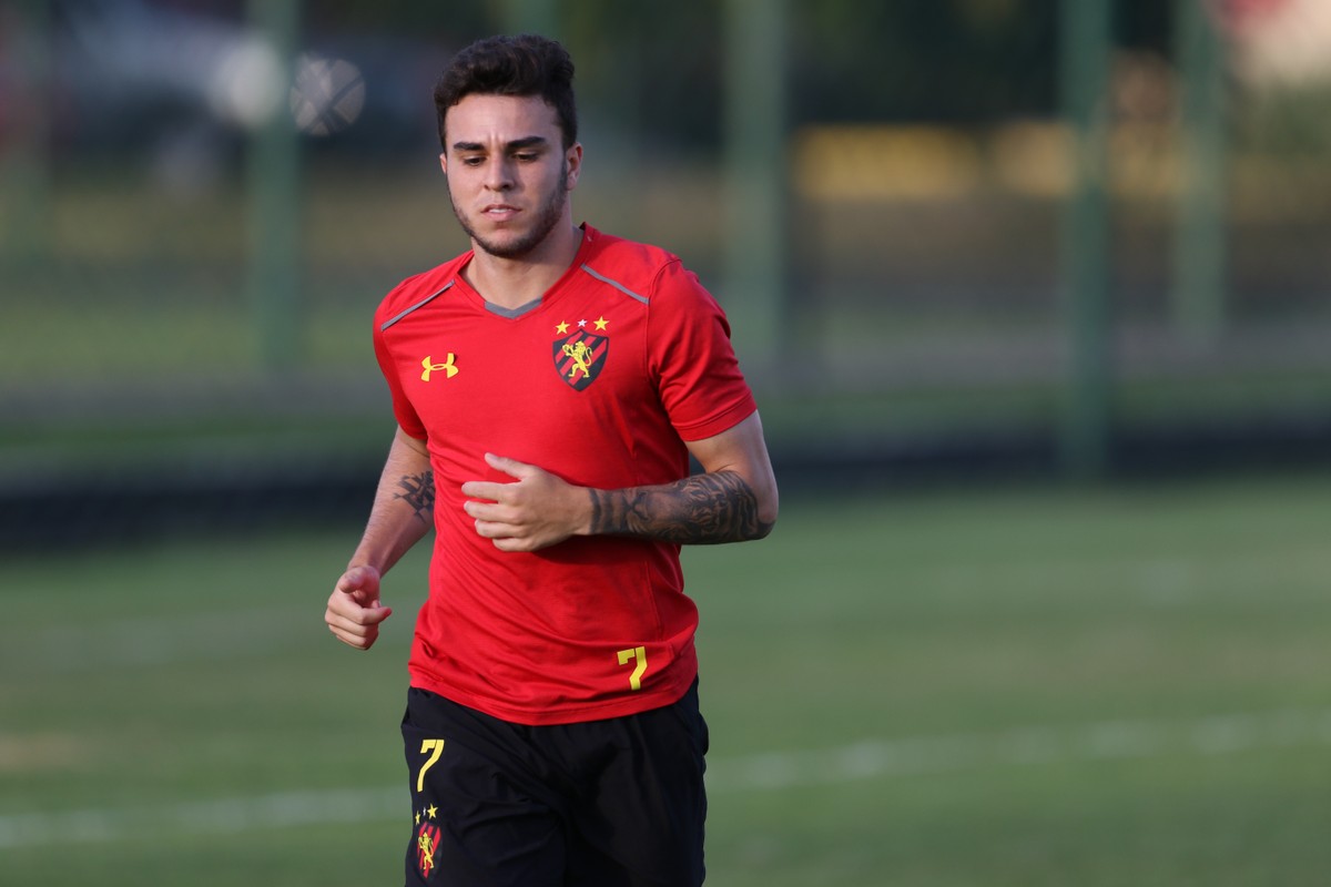 Vitória faz consulta sobre situação de Andrigo, meia do Internacional ...