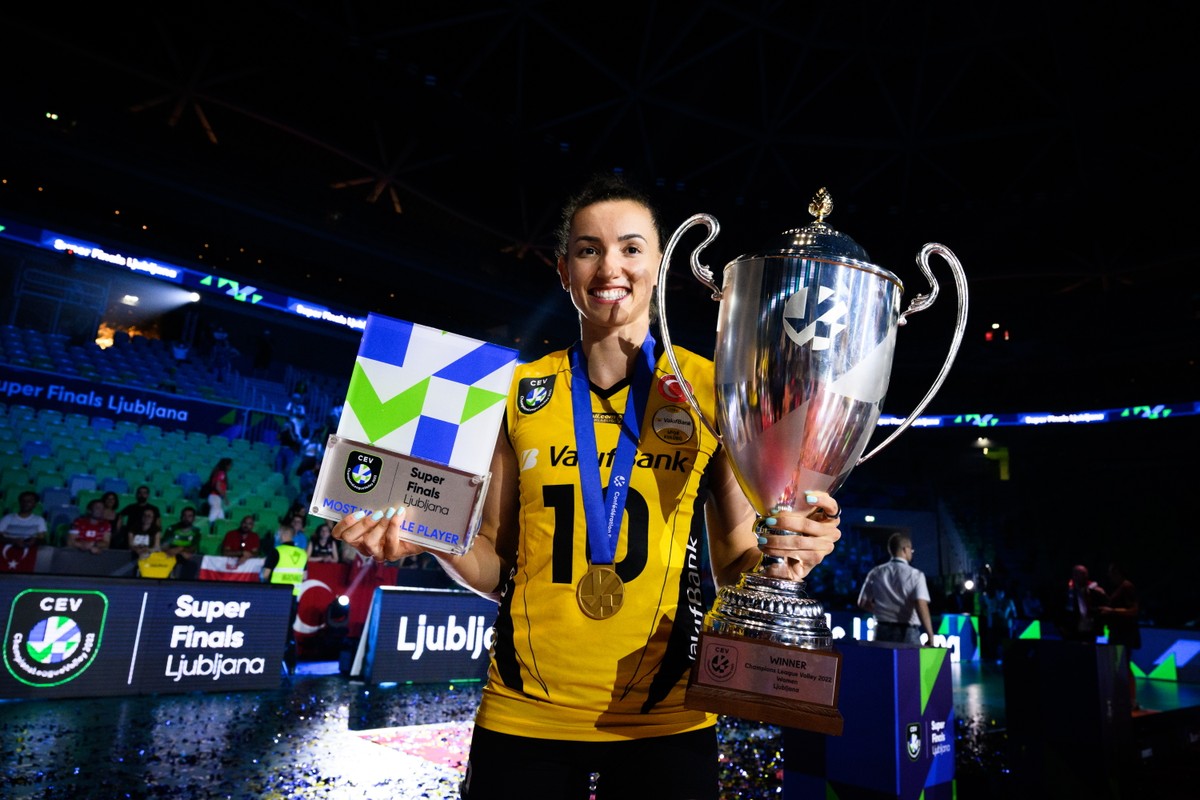 Gabi, campeã e MVP da Champions, quer voltar a jogar no Brasil: "Muita ...
