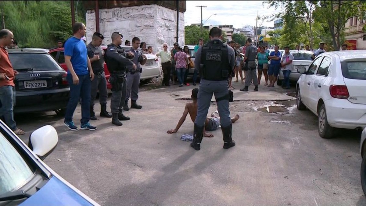 Policial Federal De Folga Atira Contra Homem Armado Em Cachoeiro No Es