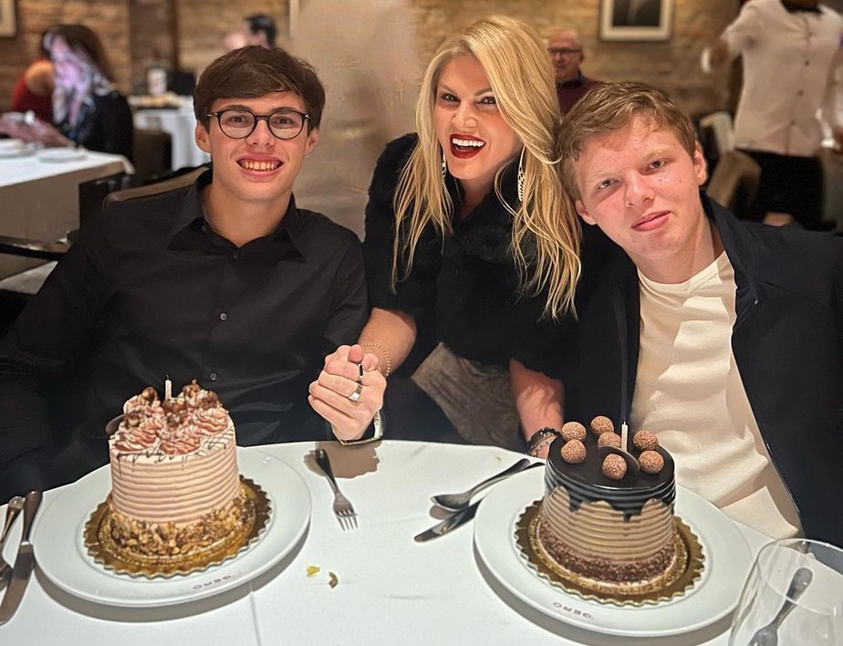 Val Marchiori celebra 17 anos dos filhos gêmeos | Celebridades | Vogue