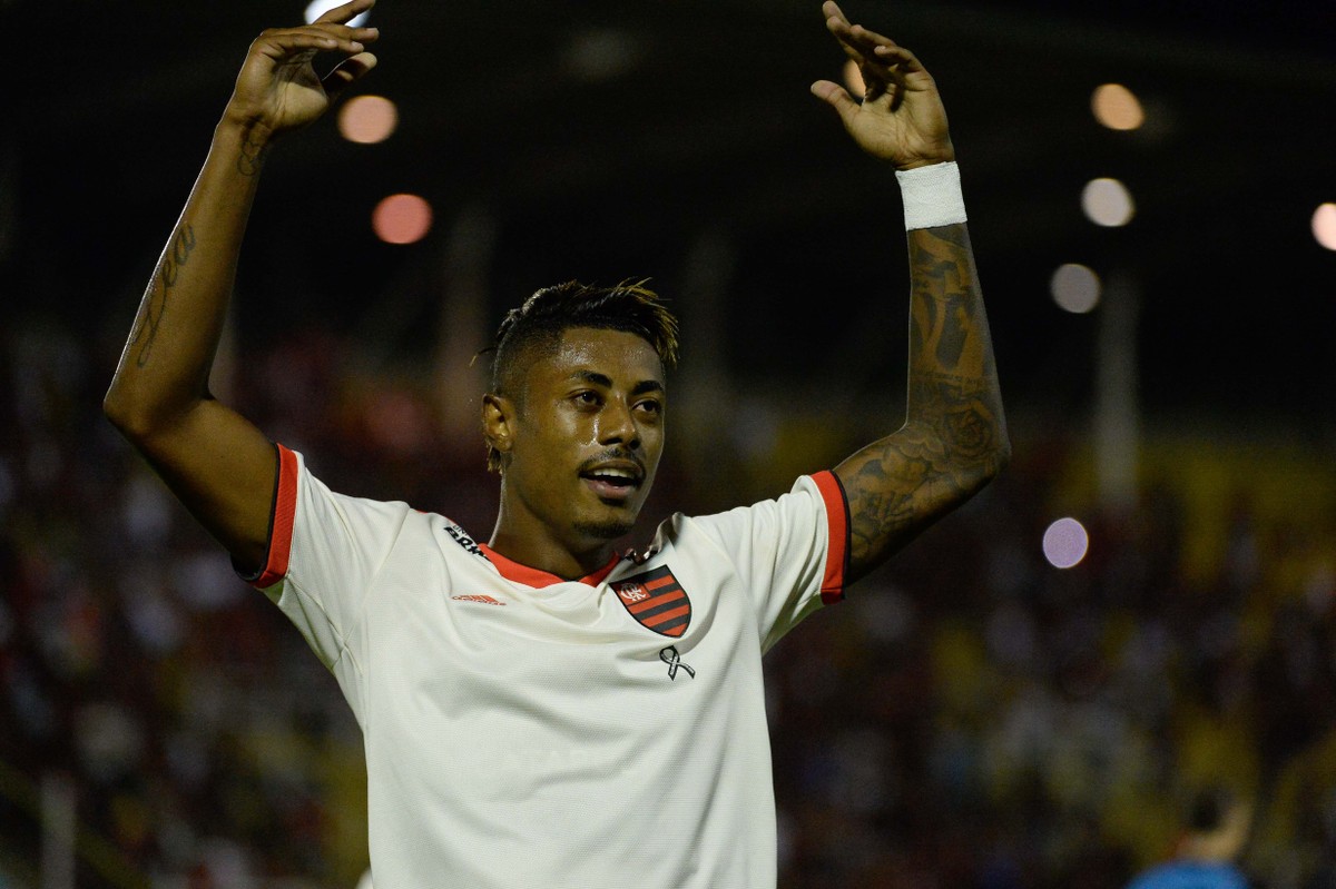 Bruno Henrique diz que teve apenas cãibras e tranquiliza para estreia ...