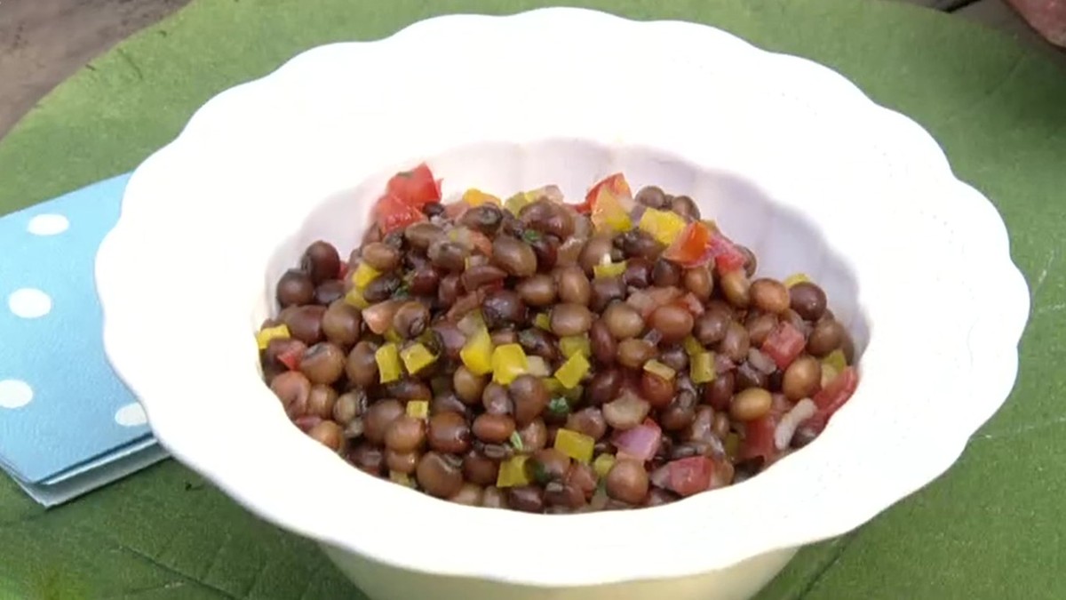 Salada de feijão-guandu | É de Casa | Receitas