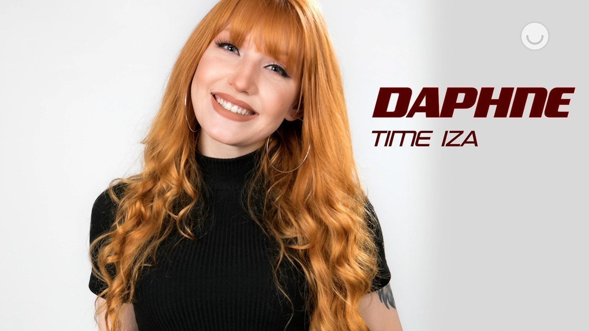 Daphne atua como DJ e cantora e conta que se encontrou na música ...
