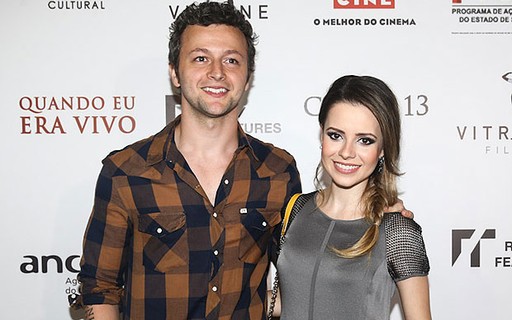 Grávida, Sandy se diverte em sessão de cinema com o marido - Quem ...