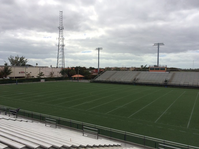 Gramado sintético e 10 mil lugares: conheça o campo de Adriano nos EUA