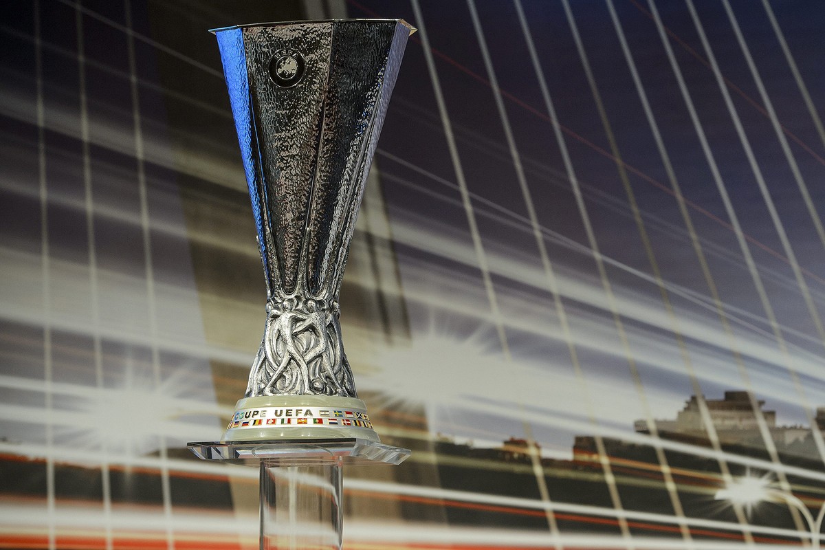 Troféu da Liga Europa é roubado no México. Autoridades recuperam taça ...