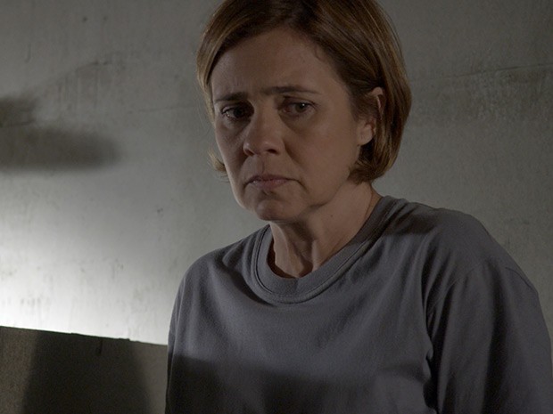 Inês (Adriana Esteves) vai parar na prisão - Vem por aí - Babilônia