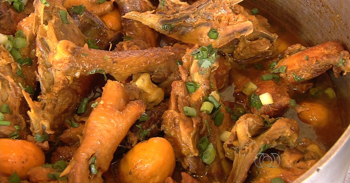 G1 - Cozinheira ensina como preparar receita de frango com pequi, em GO ...