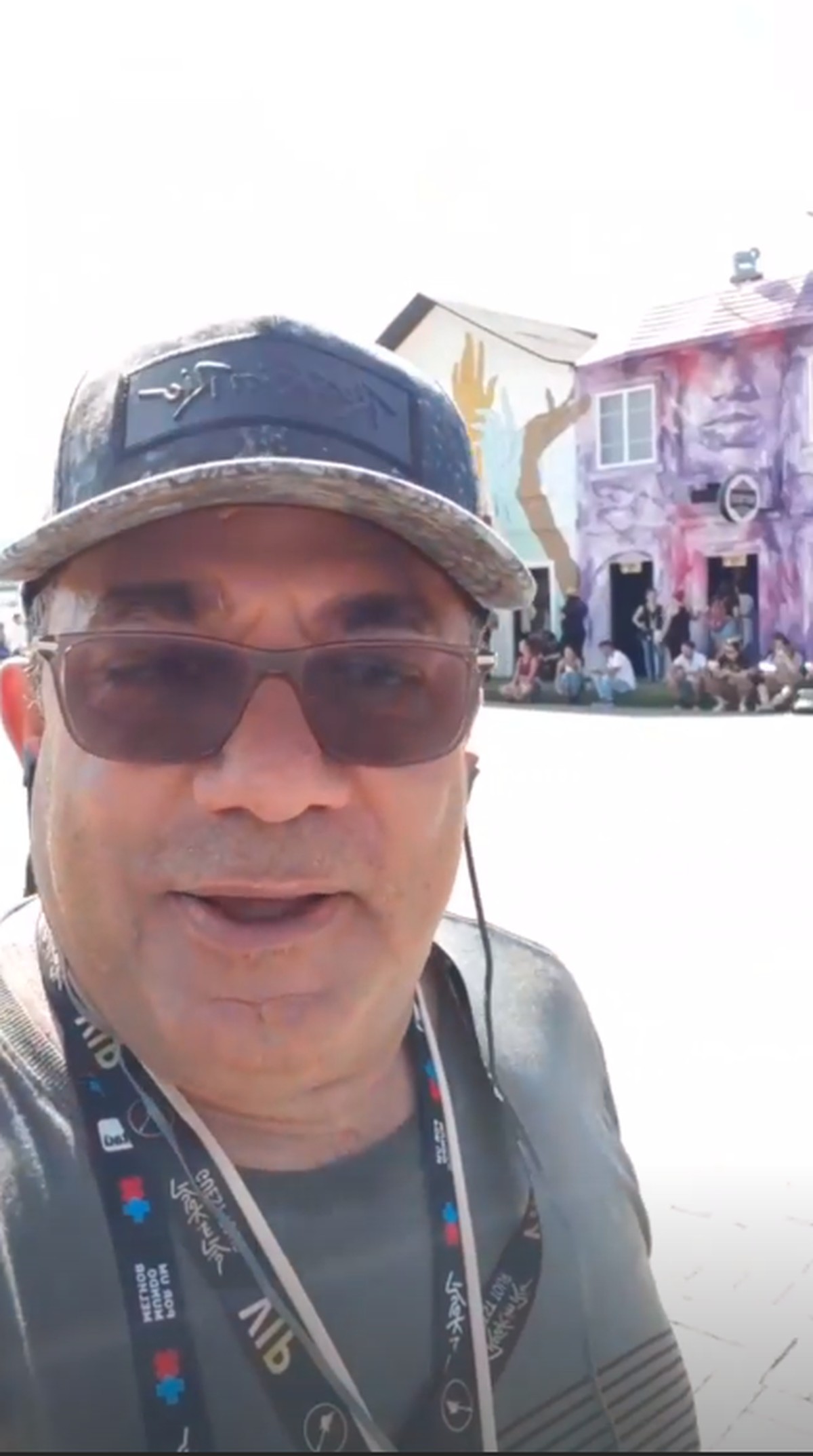 Pai de Anitta faz 'pesquisa de satisfação' com público após show da ...