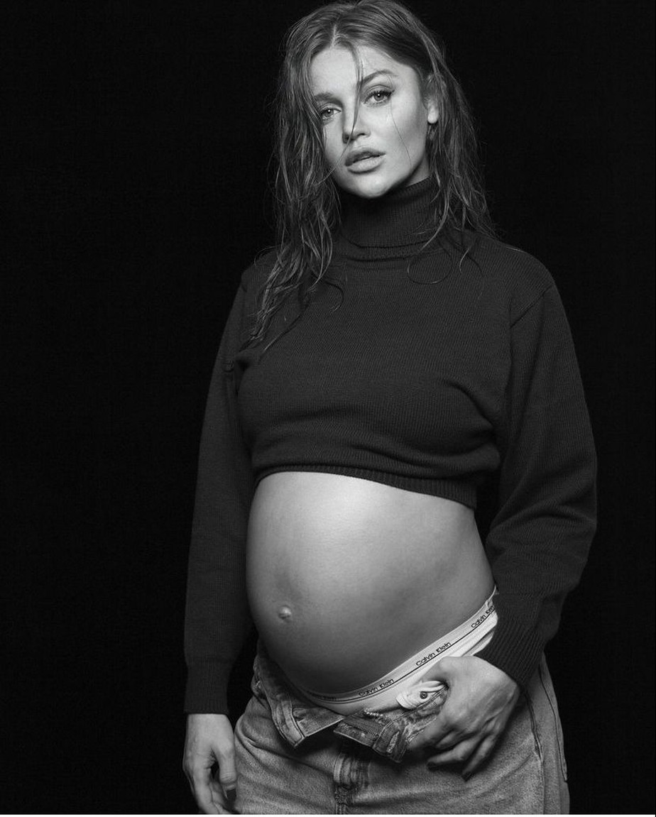 Cintia Dicker exibe barrigão da primeira gravidez: "29 semanas. Aurora" | Beleza | Glamour