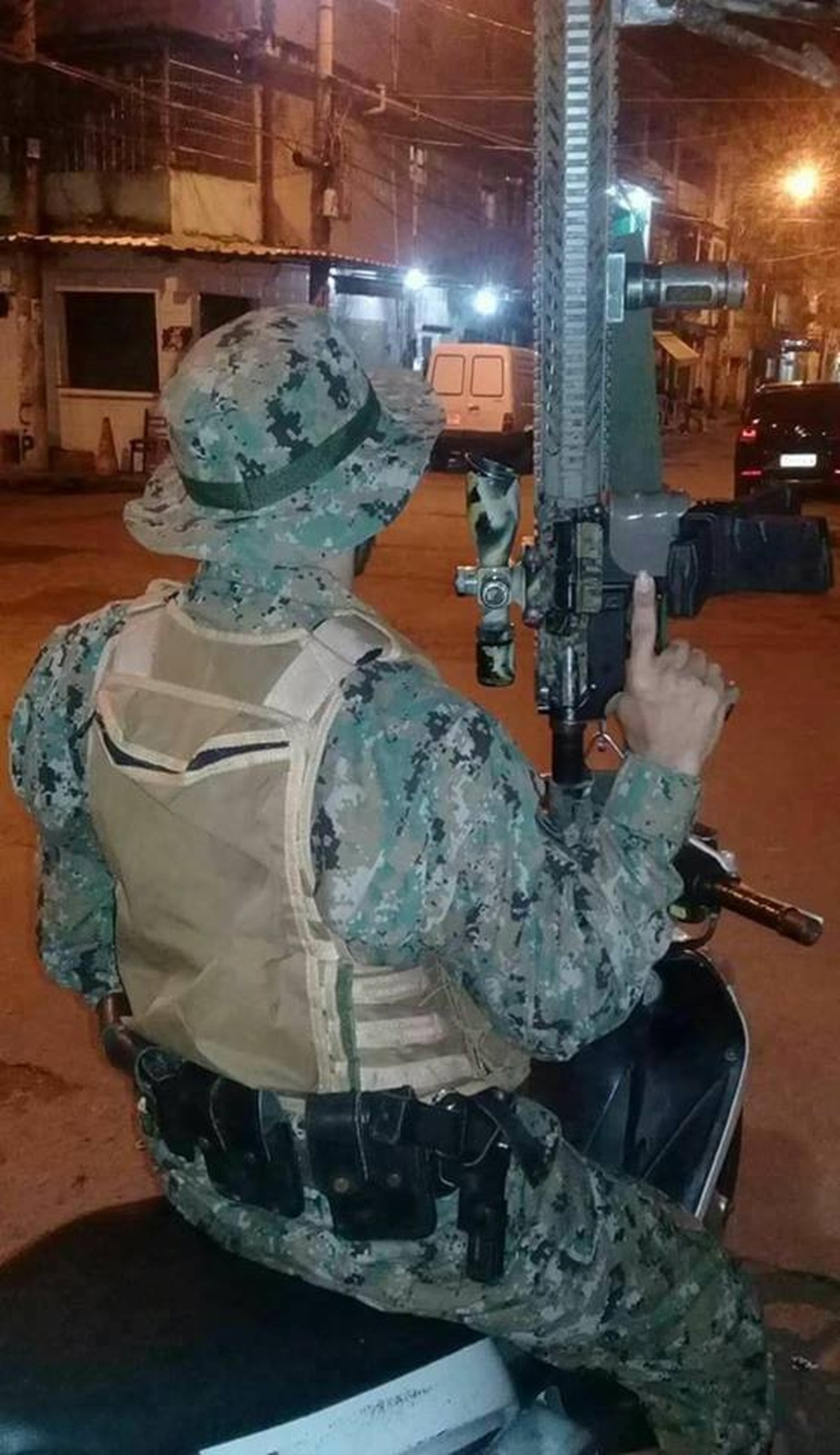 Polícia do RJ investiga fuzil com alto poder de fogo e equipamentos na ...