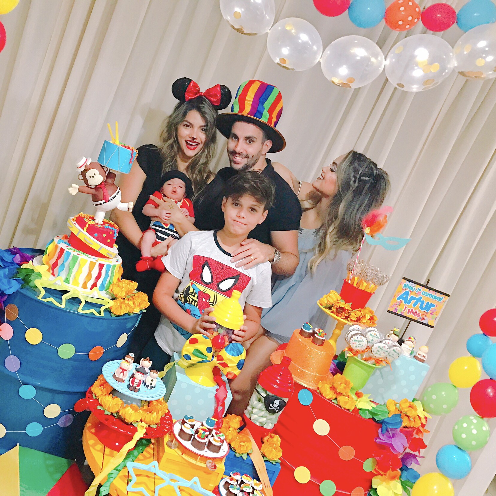 Em clima de Carnaval 2017, Kelly Key comemora o 1º mêsversário de Artur ...