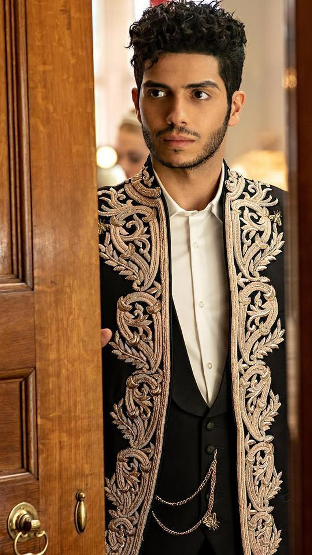 Perfume árabe masculino: 6 fragrâncias orientais com cheiro de poder ...