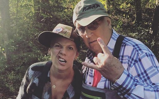 Pai de Pink morre após batalha contra o câncer - Monet | Notícias