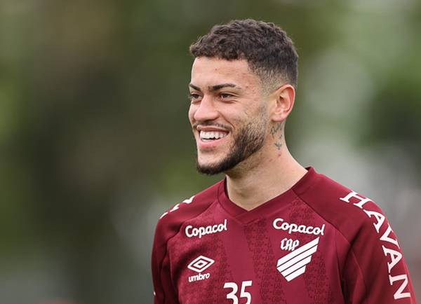 Escalação do Athletico: meio-campista e atacante ficam fora contra o ...